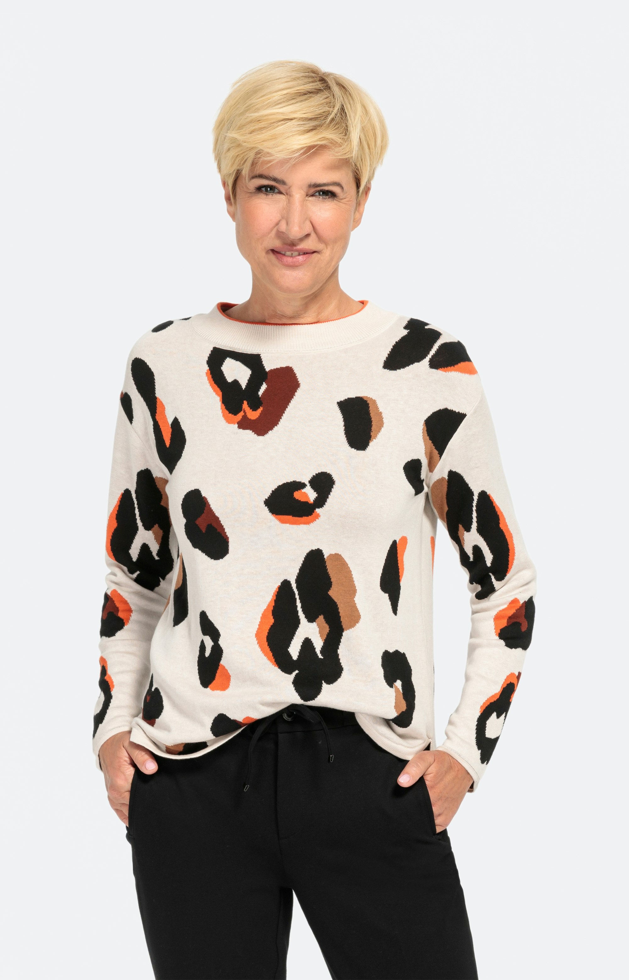 Pullover mit Leo-Muster, Stehkragen und langem Arm – Bonita